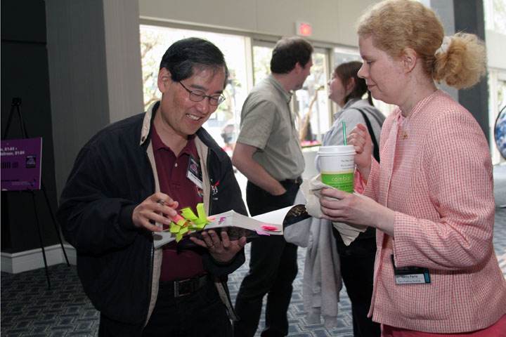 2006 isdc michael okuda signs autographs – NSS